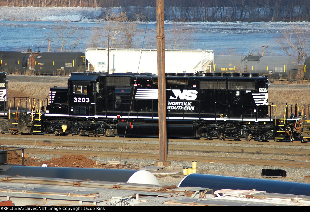 NS SD40-2 3203